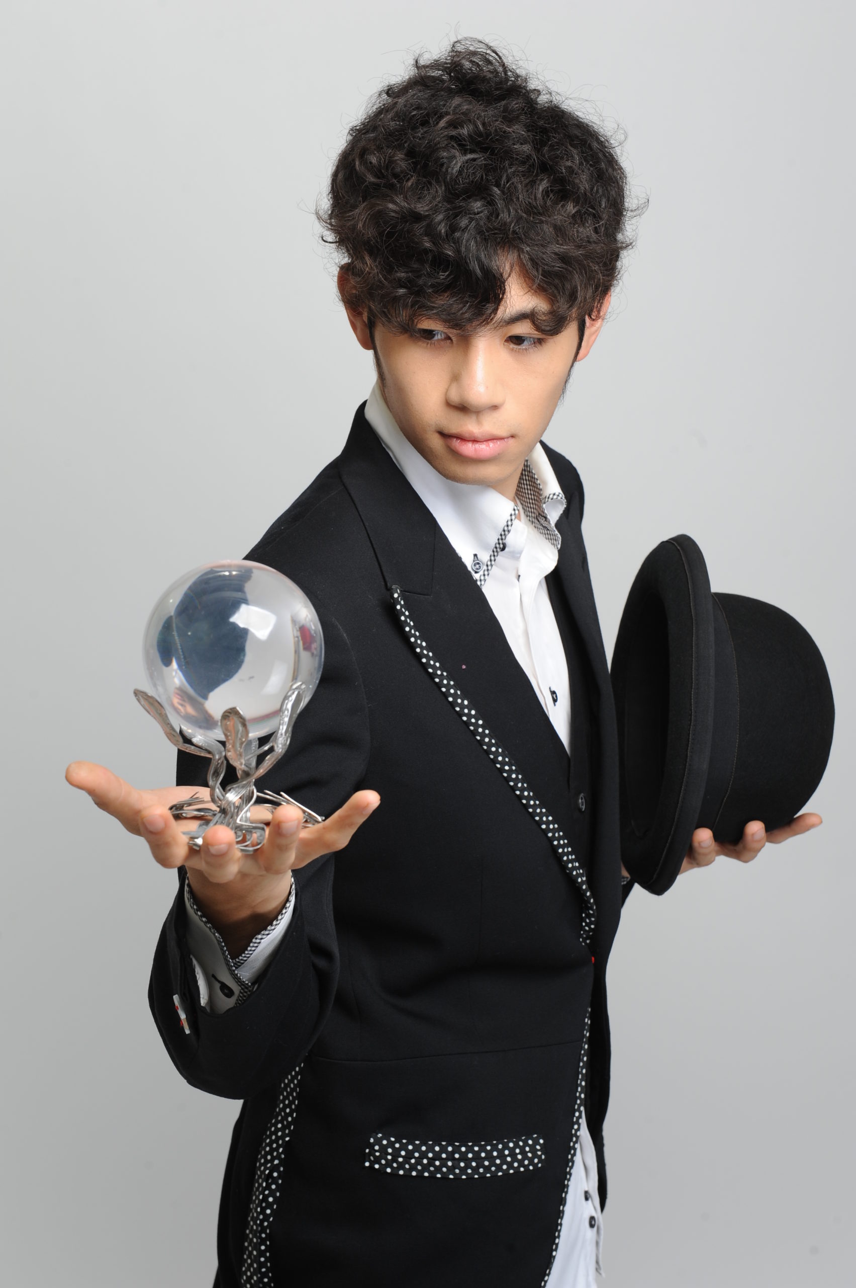 Profile – Entertainer Hi2